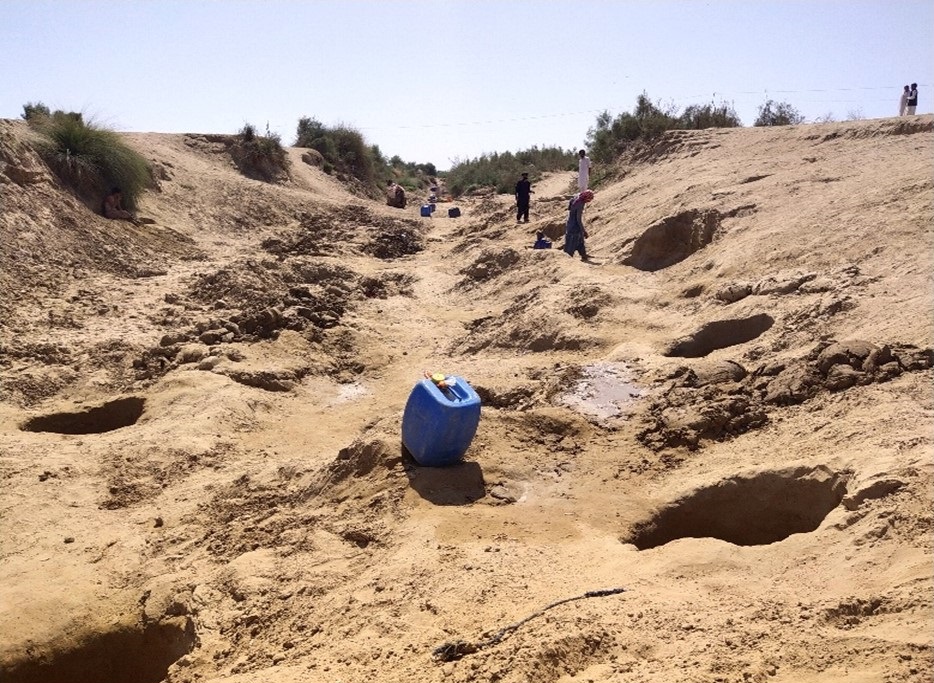 Access to drinking water in spate irrigation areas with small ...